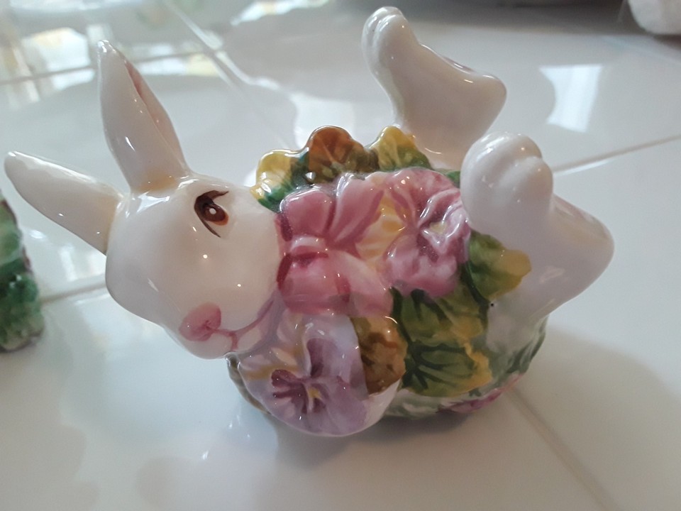 CORNER RUBY FLORAL COLLECTION SET OF 2 BUNNY RABBITS NEW DECOR SALT AND ...