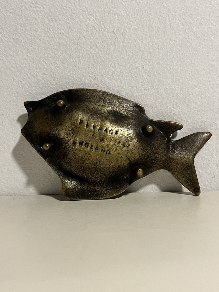 Piccolo Pesce in ottone vintage portaoggetti - Peerage England | eBay