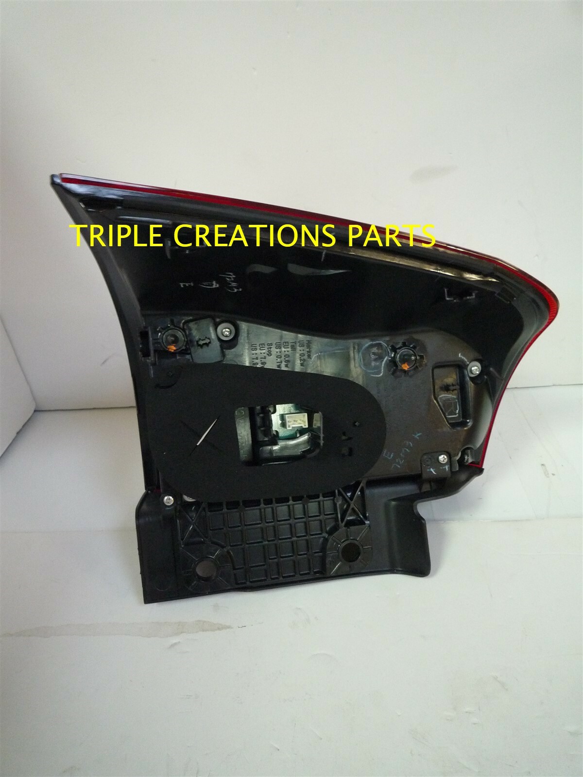 GENUINE OEM TOYOTA LENS & BODY, REAR COMBINATION LAMP, RH 81551-60820 ...