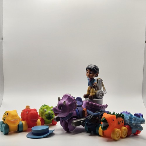 Dino Ranch Min and Clover's Care Cart Vehicle + Random Rolling Dino ...