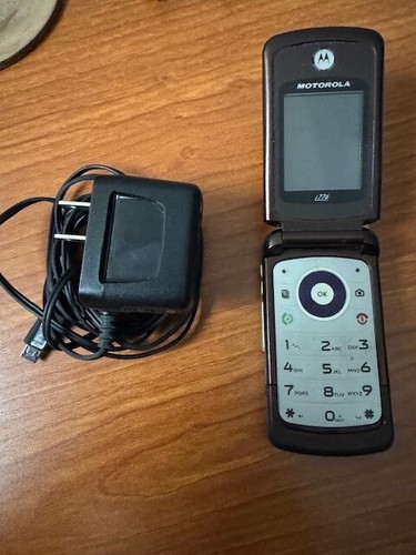 Vintage - Motorolla i776 Flip Phone - Powers On - No Battery - Includes ...