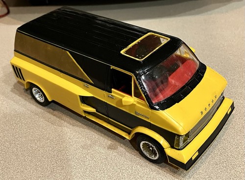 🏁 Built Model Kit MPC Vintage 1978 GOLD RUSH DODGE TRADESMAN 300 CUSTOM ...