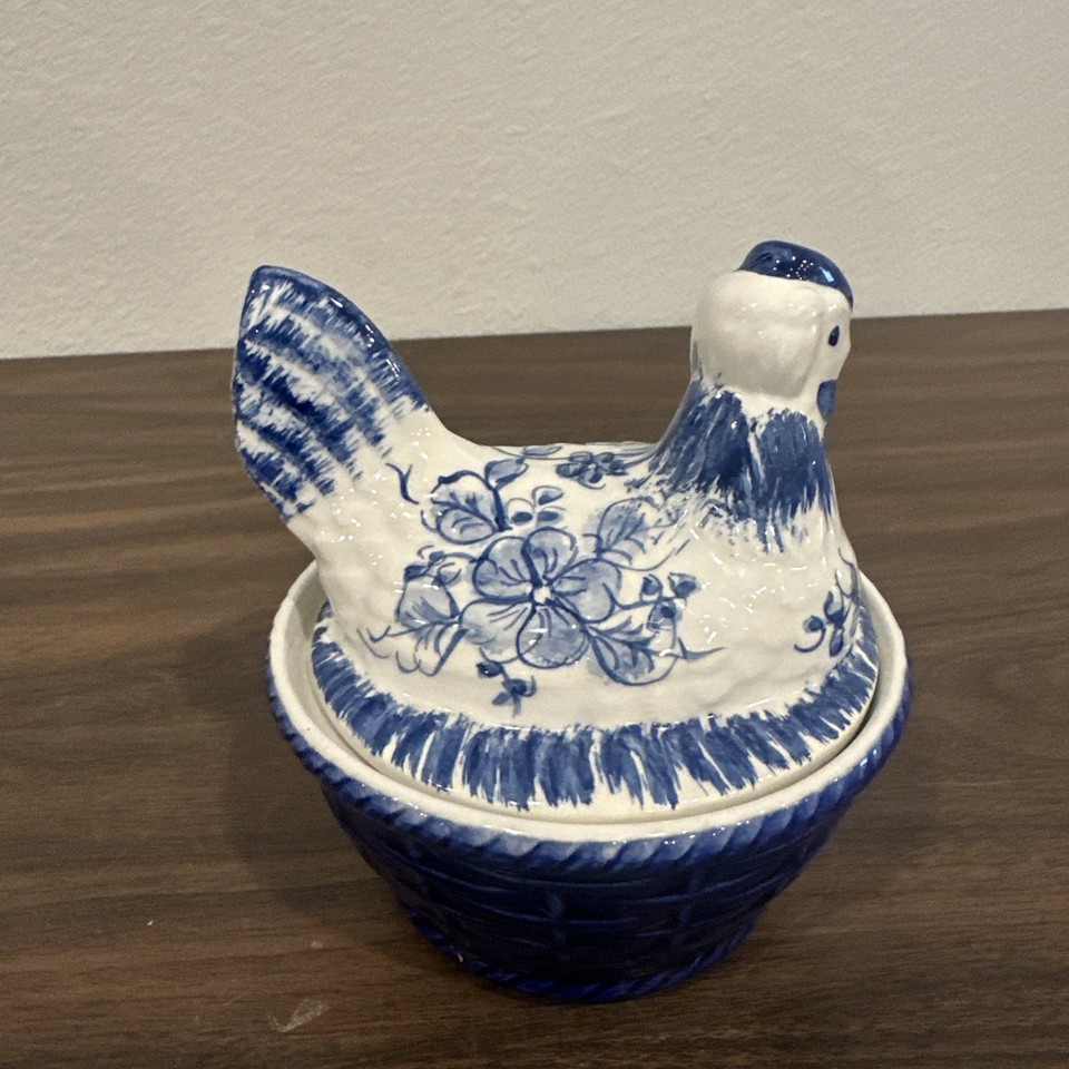 Blue And White Ceramic Hen/Chick On Blue Nest Trinket Box | eBay UK
