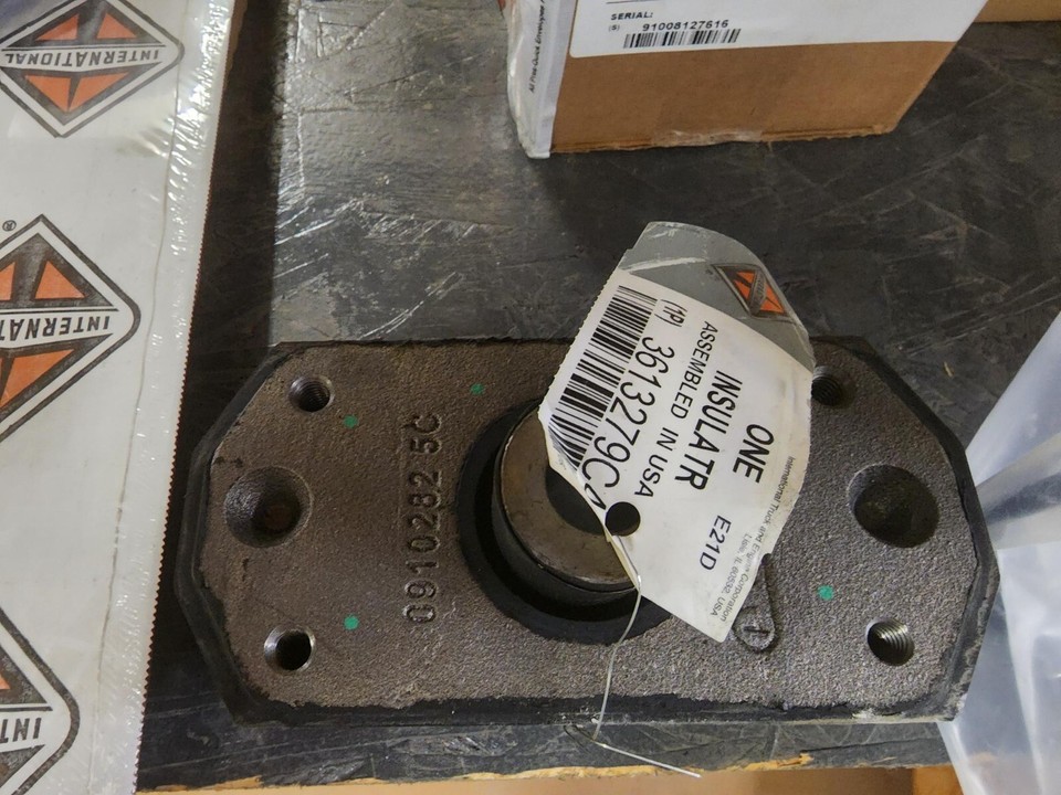 GENUINE OEM INTERNATIONAL ENGINE MOTOR MOUNT 3613279C4 | eBay
