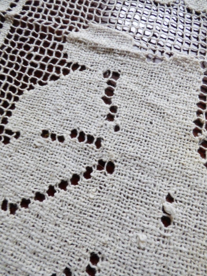 Antique VTG Hand Made Net & Embroidery Netted Lace Tablecloth Ecru ...