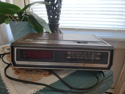 Vintage GE Electronic Digital AM/FM Alarm Clock Radio Model No. 7-4635A ...