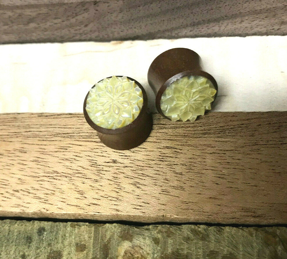 PAIR OF ROSE WOOD PLUGS CARVED FLOWER MOP SHELL PLUG GAUGES TUNNELS ...