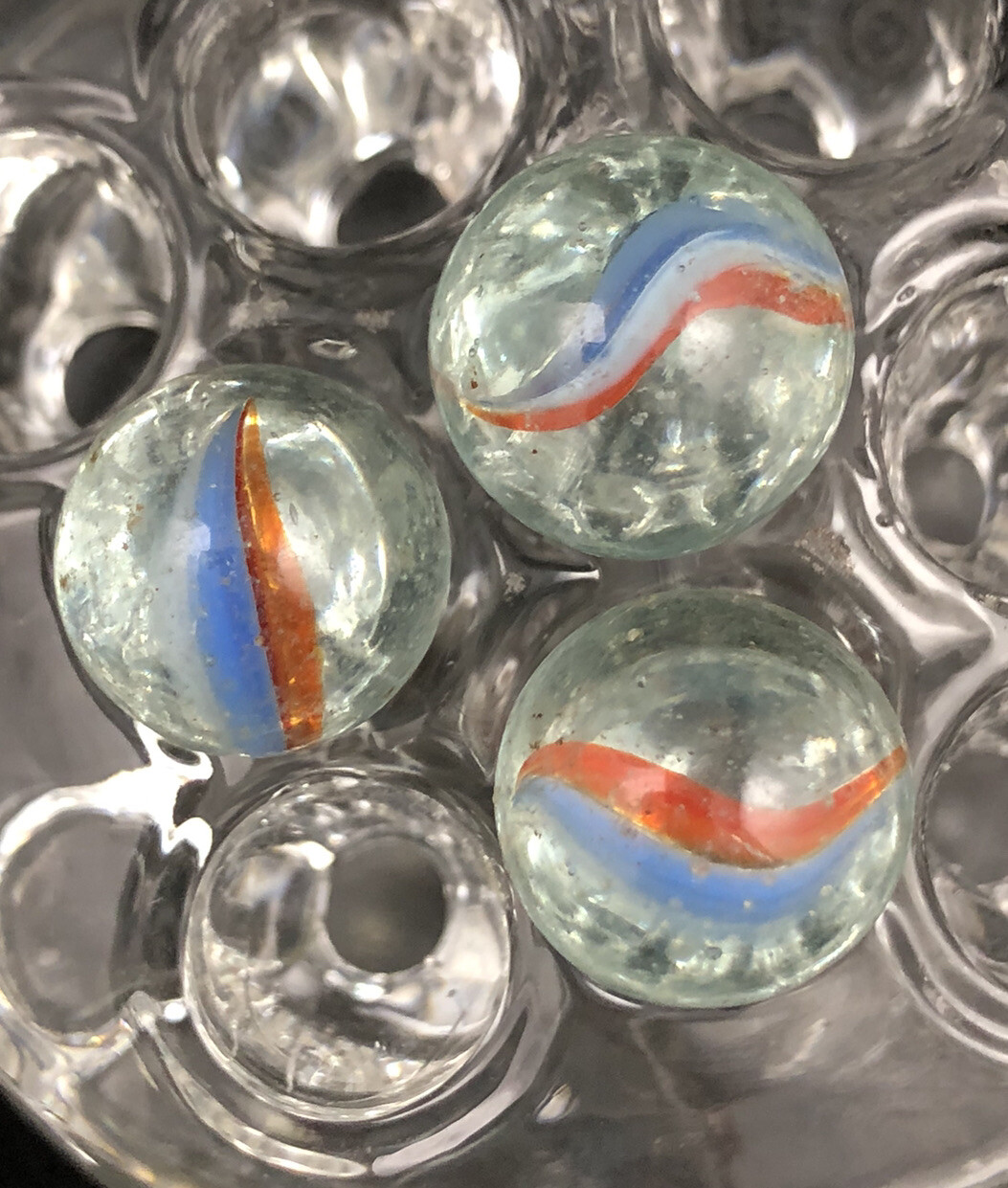 3 VINTAGE TRANSPARENT SWIRL CATS EYE GLASS MARBLE CLEAR BASE RED WHITE ...
