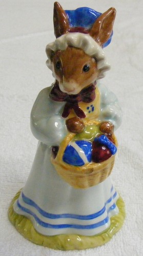1982 ROYAL DOULTON MRS. BUNNYKINS AT THE EASTER PARADE FIGURINE DB19 ...