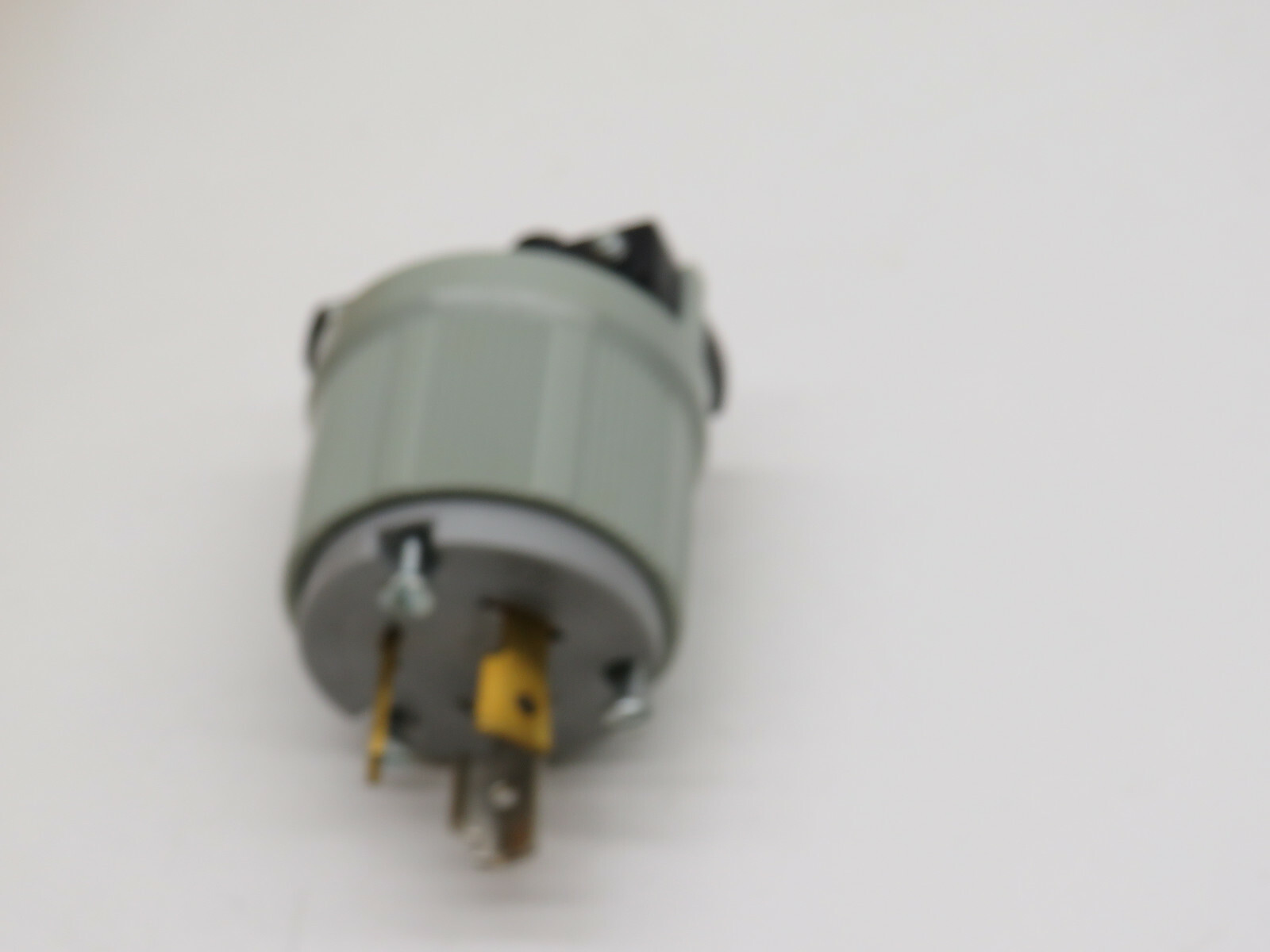 Arrow Hart-Lock 6242 Twist Locking Plug 20A 125/250V 3-Pole 3-Wire NEMA ...