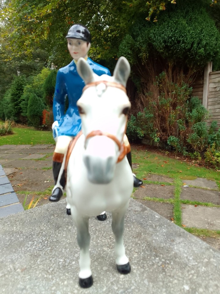 BESWICK HUNTSMAN ON DAPPLE GREY HORSE WEARING BLUE JACKET-SPECIALLY ...