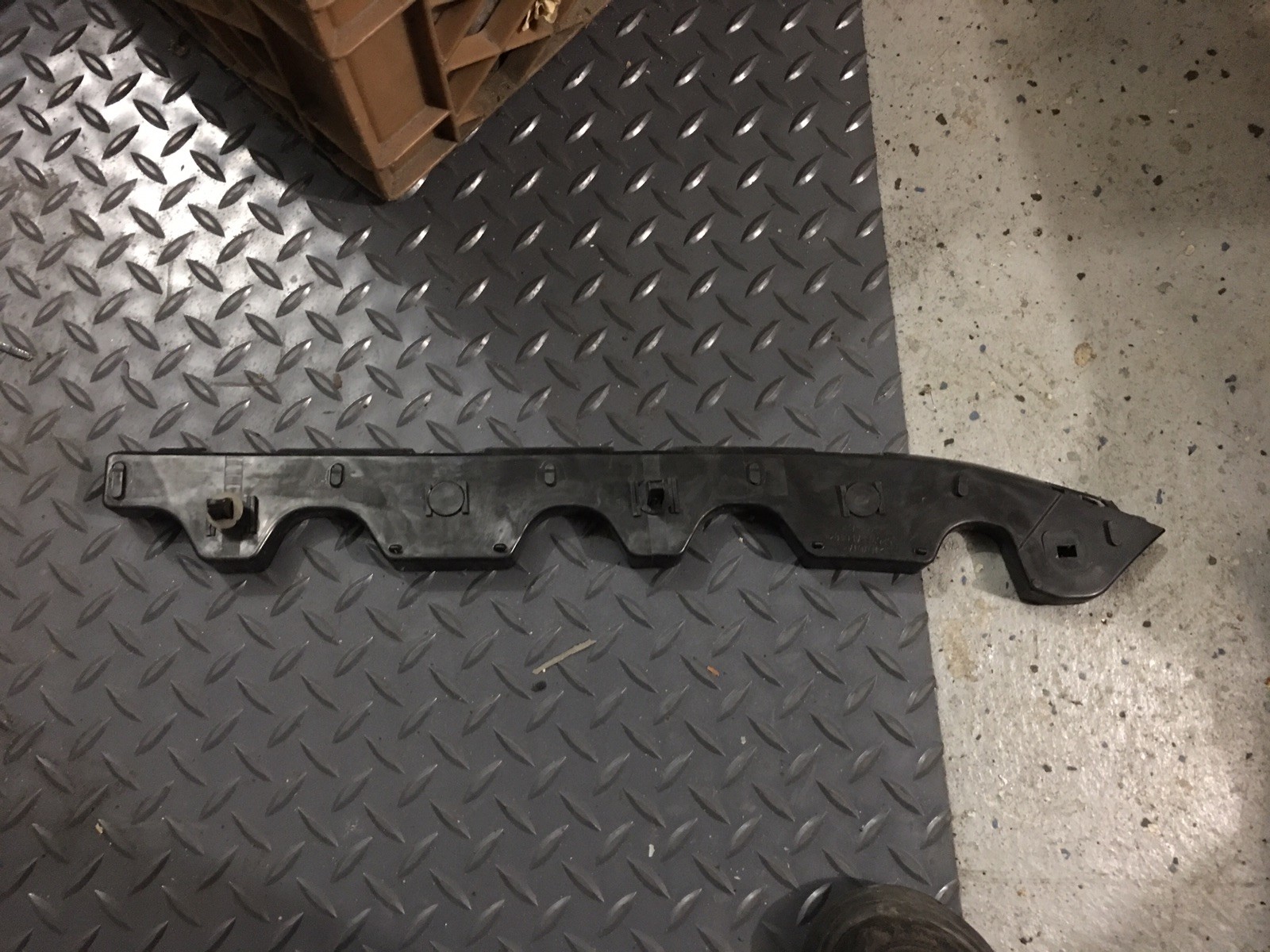 04-10 TOYOTA SIENNA REAR BUMPER RETAINER Both Side 52575-AE010 52576 ...