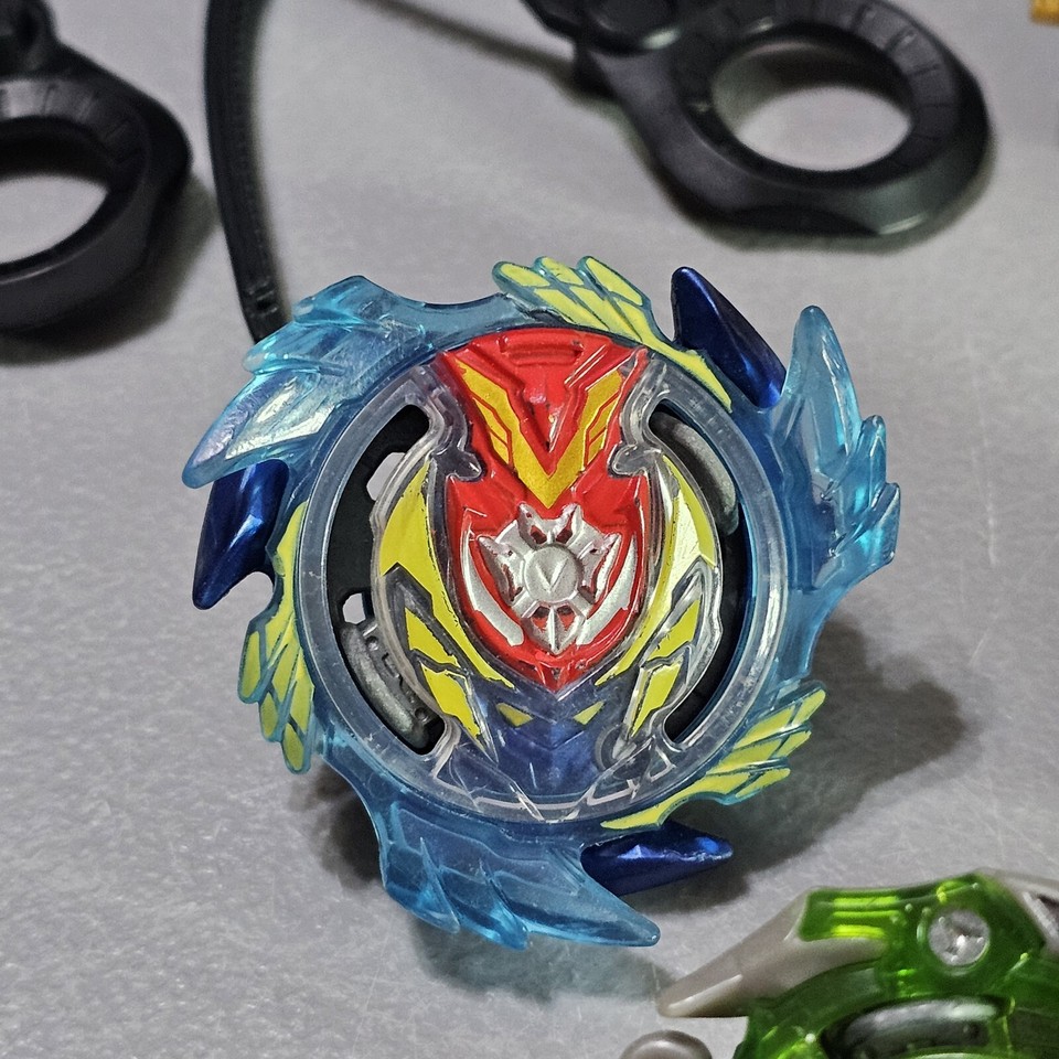 Beyblades ~ Toy Lot with 10 Beys, 3 Rip cords & 5 Launchers | eBay