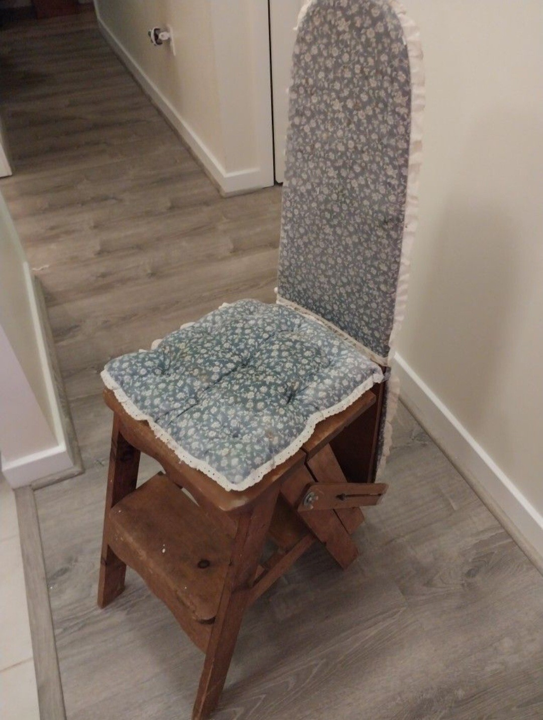 3 In 1 Bachelor's Chair Convertable Ironing Board/ Ladder/ Chair w ...