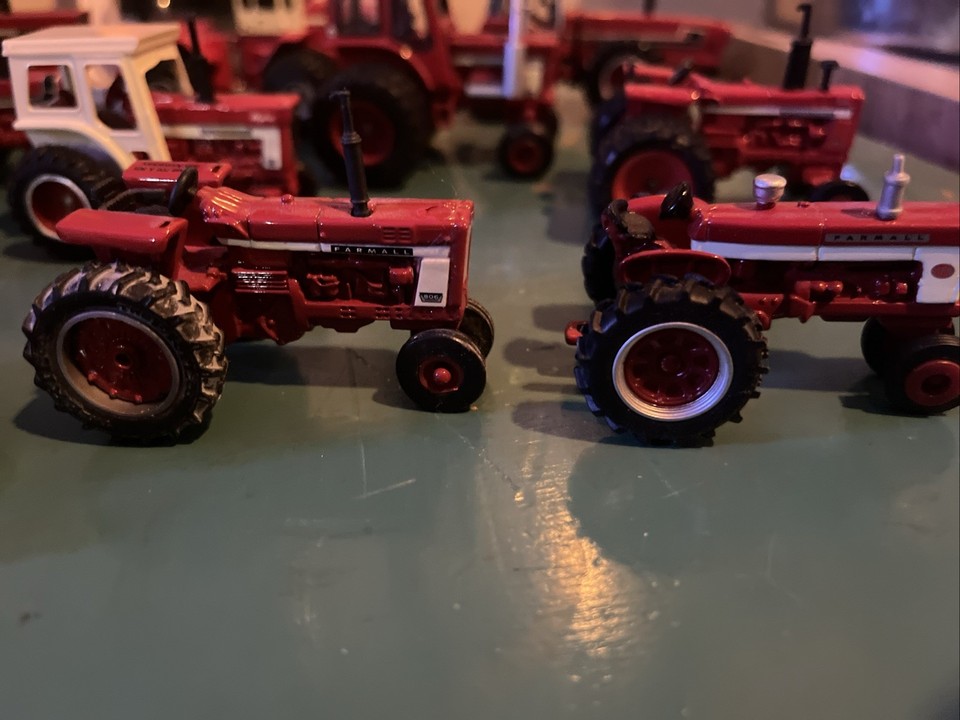 Lot Of 14 1/64 Scale International, Case Tractors 4786 3788 1566 Etc ...