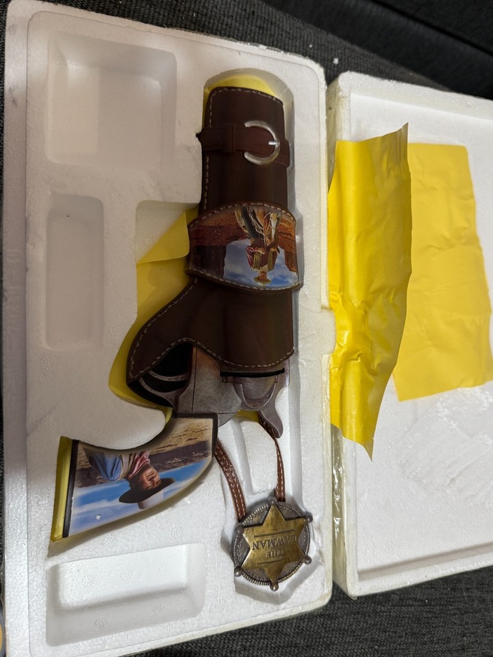 9x Bradford Exchange John Wayne Straight Shooter Gun Holster Wall ...