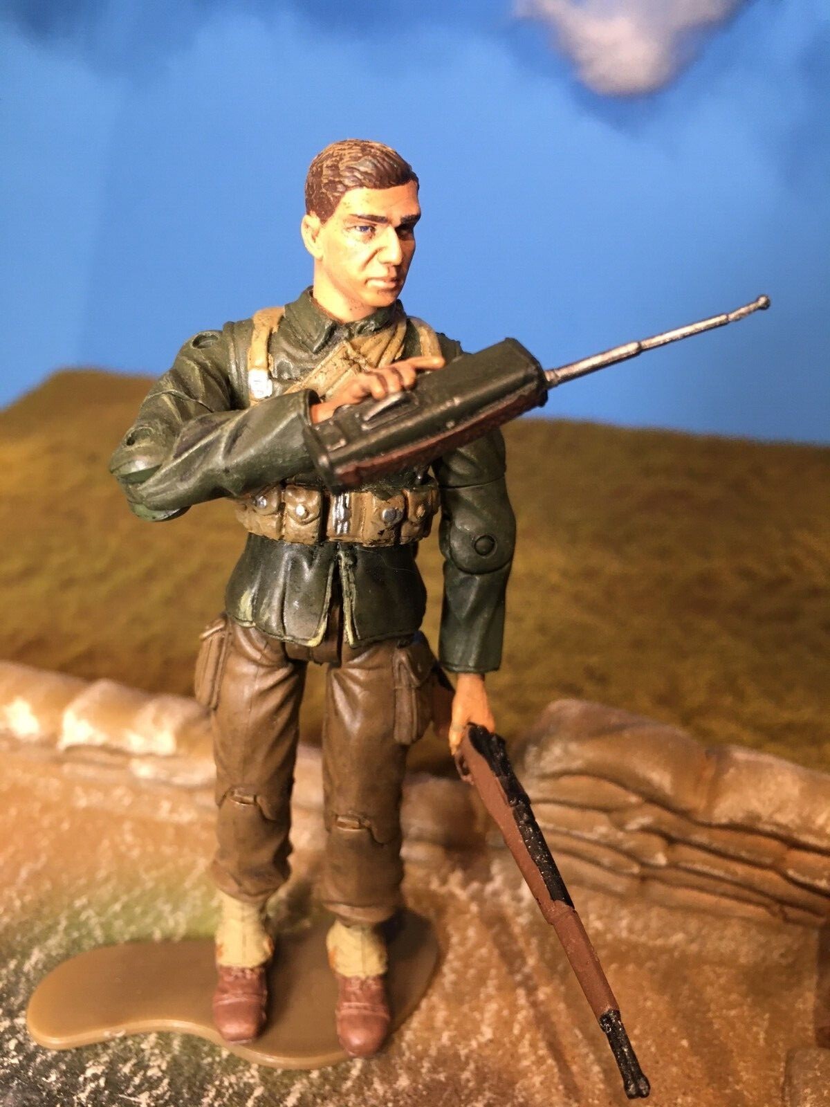 1/18 Radioman U.S. Army 29th Division WWII Figure with Rifle Unimax | eBay