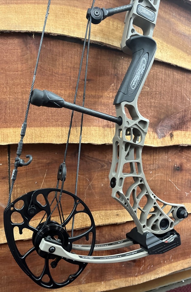 Mathews Image Left Handed *Display Model* Great Condition 40lbs D/W 28. ...
