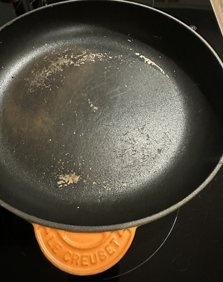 Le Creuset 25cm cast iron frying pan volcanic orange enamelled, French ...