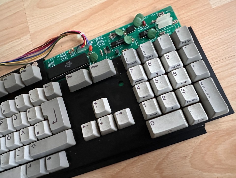 Hi-Tek Keyboard For Amiga 500 & A500 / Red-Green, Works #01 26 | eBay UK