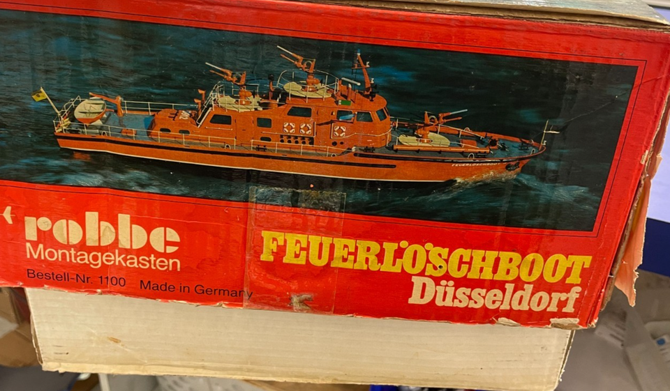 ROBBE 1100 Montagekasten Feuerloschboot Dusseldorf RC Fire Boat VINTAGE ...