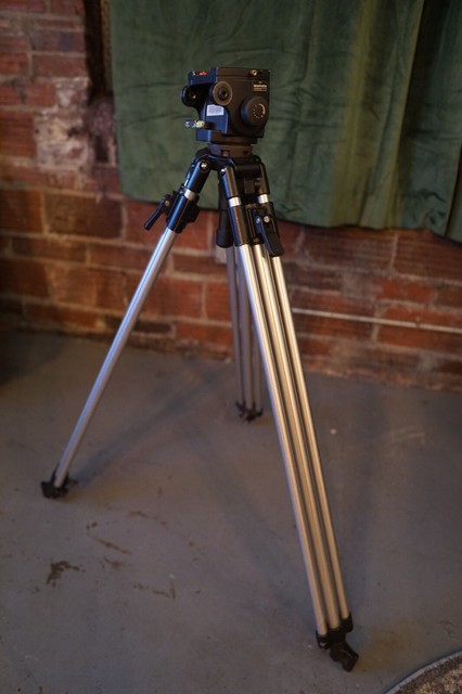 BOGEN MANFROTTO 3181 CAMERA TRIPOD with 3433 FLUID HEAD (NO PLATE OR ...