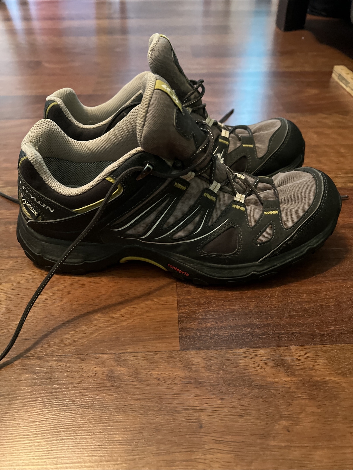 MENS SALOMON GORTEX CONTAGRIP HIKING SHoes SIZE 9 - Gem