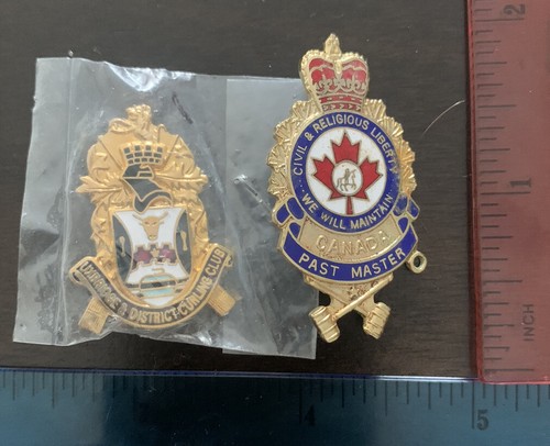 Uxbrioge & Past Master CANADA Curling CLUB PIN 1970s Vintage .. 2 Pins ...