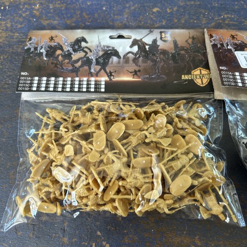 200 Piece Medieval Knight Soldier Army Infantry Role-playing Models Kit ...