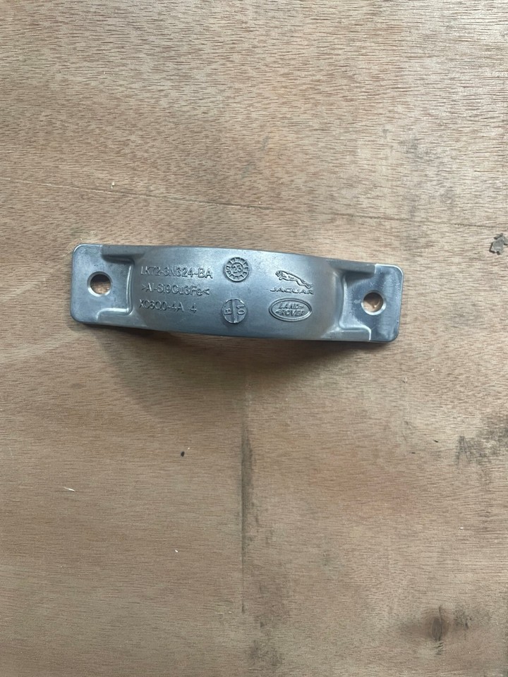 LR161110 - Discovery Sport and Range Rover Evoque Driveshaft Bracket ...