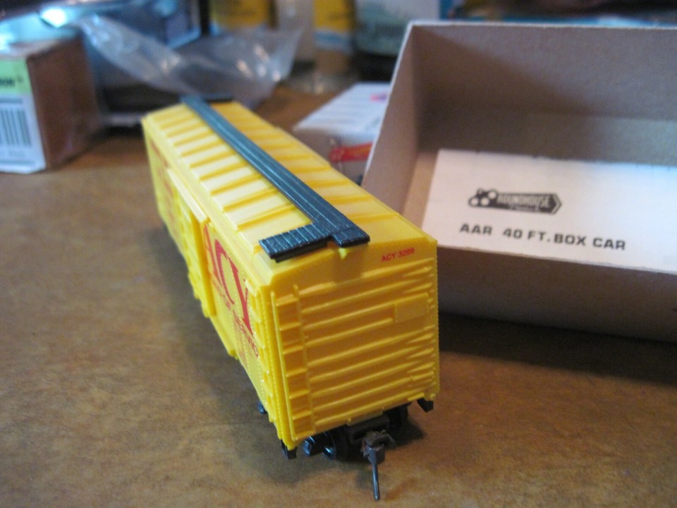 HO SCALE ACY 40' BOX CAR BY ROUNDHOUSE | eBay