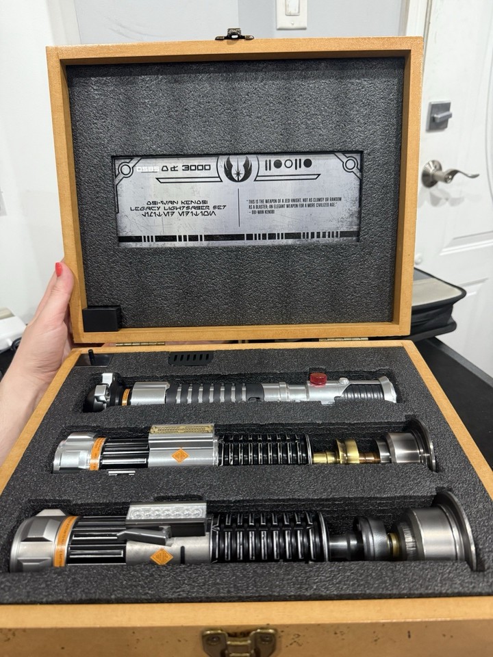 Obi Wan Kenobi D23 Legacy Lightsaber Box Set Lmtd. Ed. New Star Wars ...