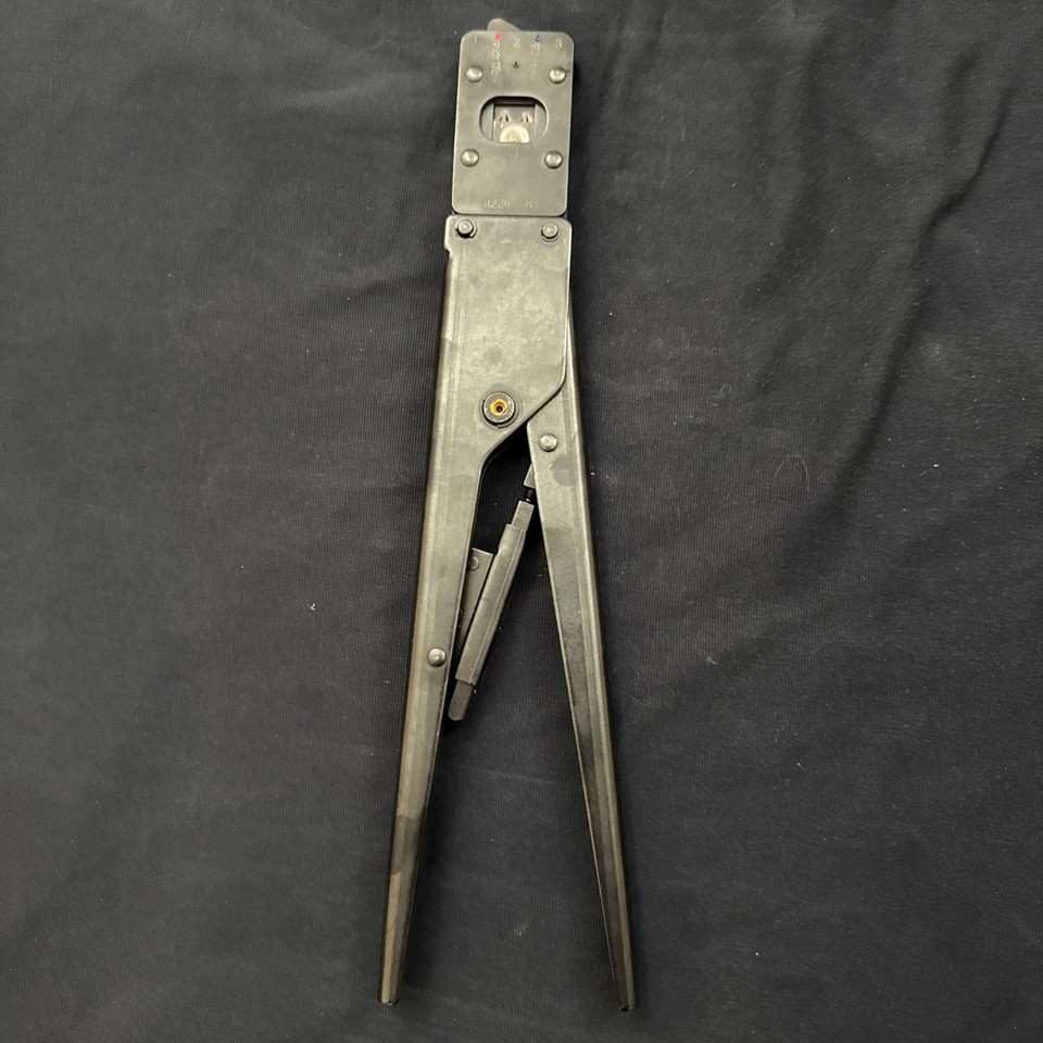 AMP 90302-1 Hand Crimping Tool Type F 8451 20-24 24-28 H | eBay