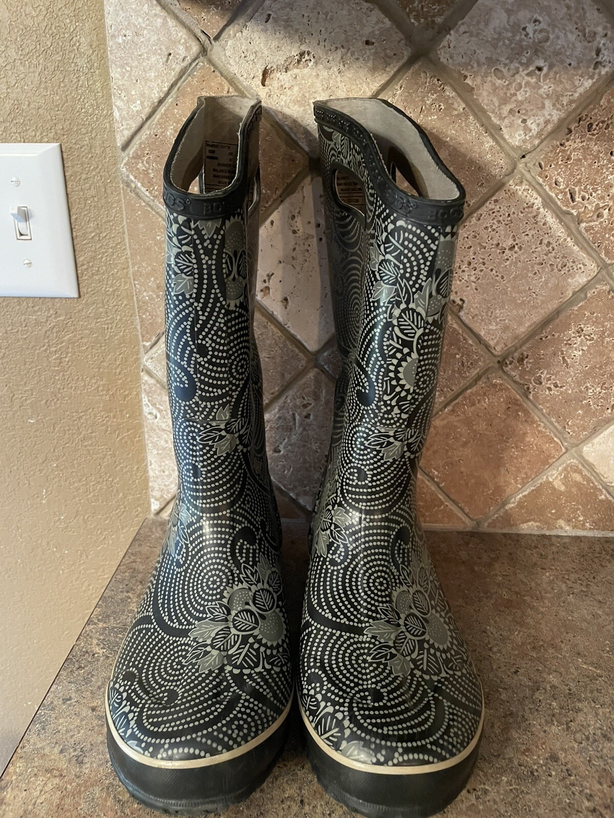 BOGS Batik Gray & Black Floral Pattern Rubber Rain Bo… - Gem
