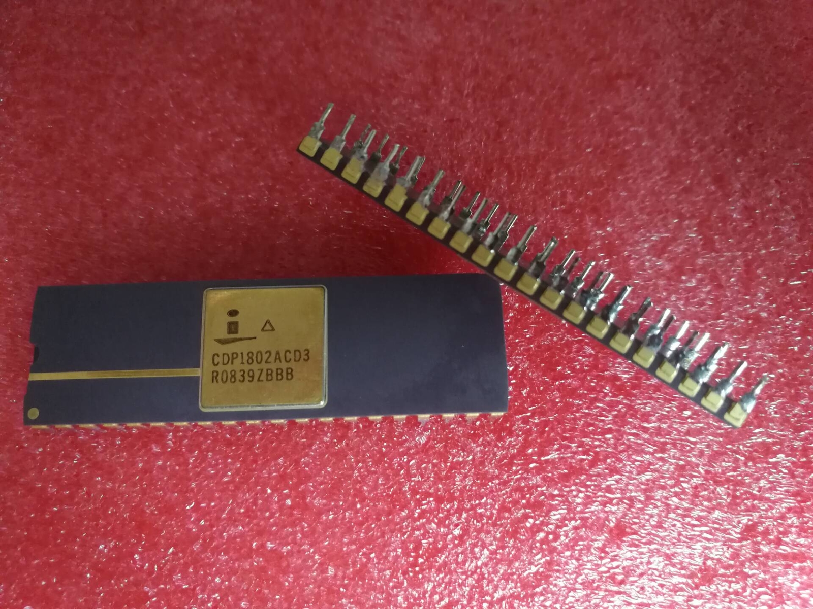 CDP1802ACD3 CDP1802 CMOS 8-BIT MPU 3.2MHz SBCDIP40 Gold Top & Leads x ...