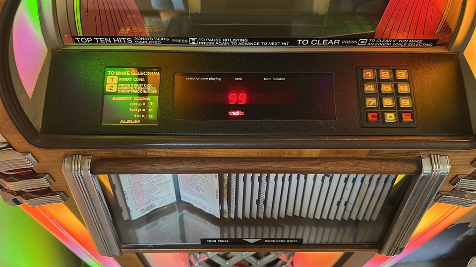 NSM Nsm Nostalgia Gold Bubbler CD Jukebox , plays 100 CDs, Reduced to ...