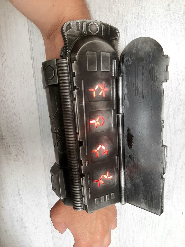 Predator Computer Gauntlet Bomb gauntlet forearm cosplay with leds or ...