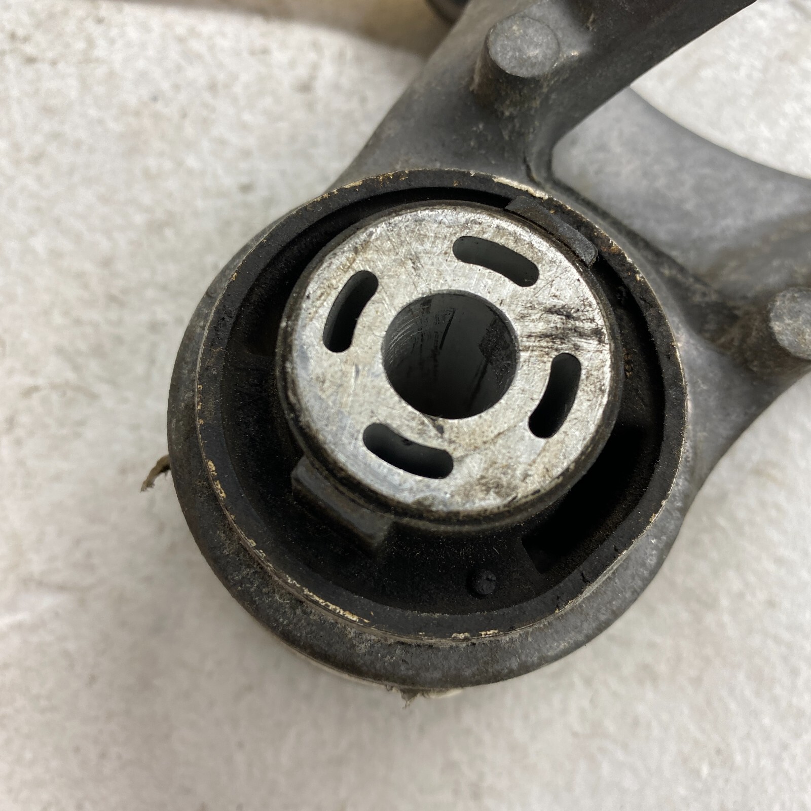 12-20 Tesla Model S Rear Drive Unit Side Engine Motor Mount Support ...