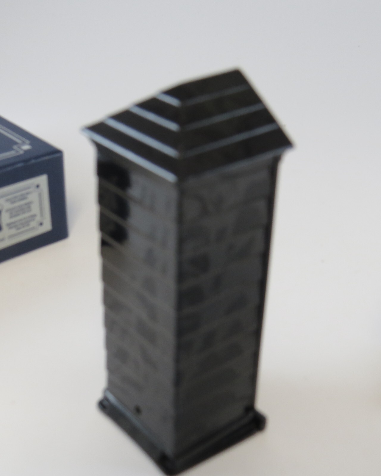 W Britain Ceremonial Collection Toy Soldiers SENTRY BOX & BEEFEATER ...