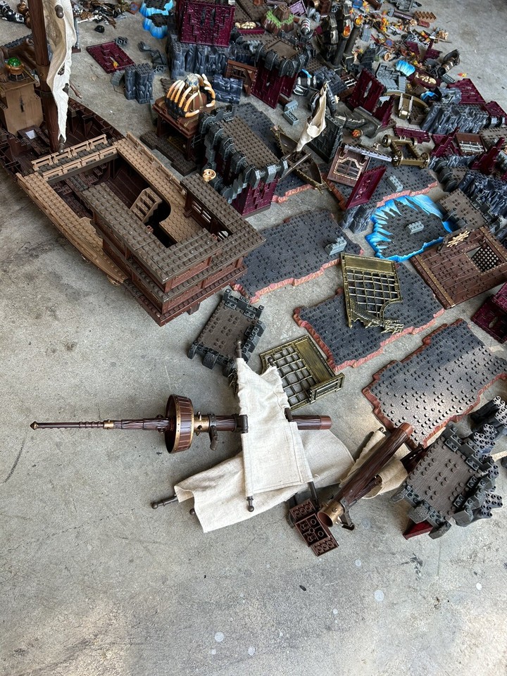 Huge Lot of Mega Bloks Dragons Pirates Krystal Wars Castle Ship Weapons ...
