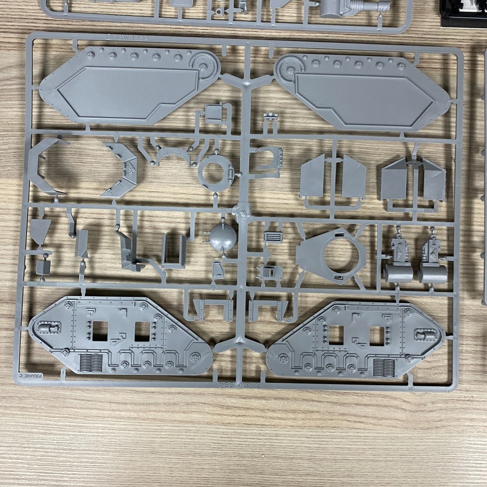 1 LEMAN RUSS BATTLE TANK ASTRA MILITARUM IMPERIAL GUARD WARHAMMER 40K 1998 | eBay Australia