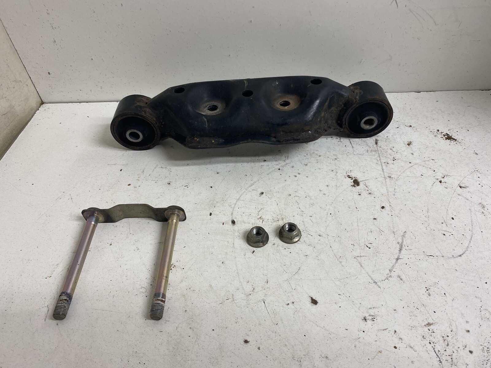 2015-2019 Subaru Legacy Rear Differential Carrier Bracket Mount Diff ...