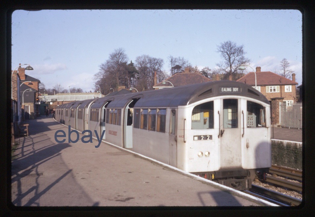 ORIGINAL 35mm slide - London Underground 1962 stock 1662 at North Weald ...