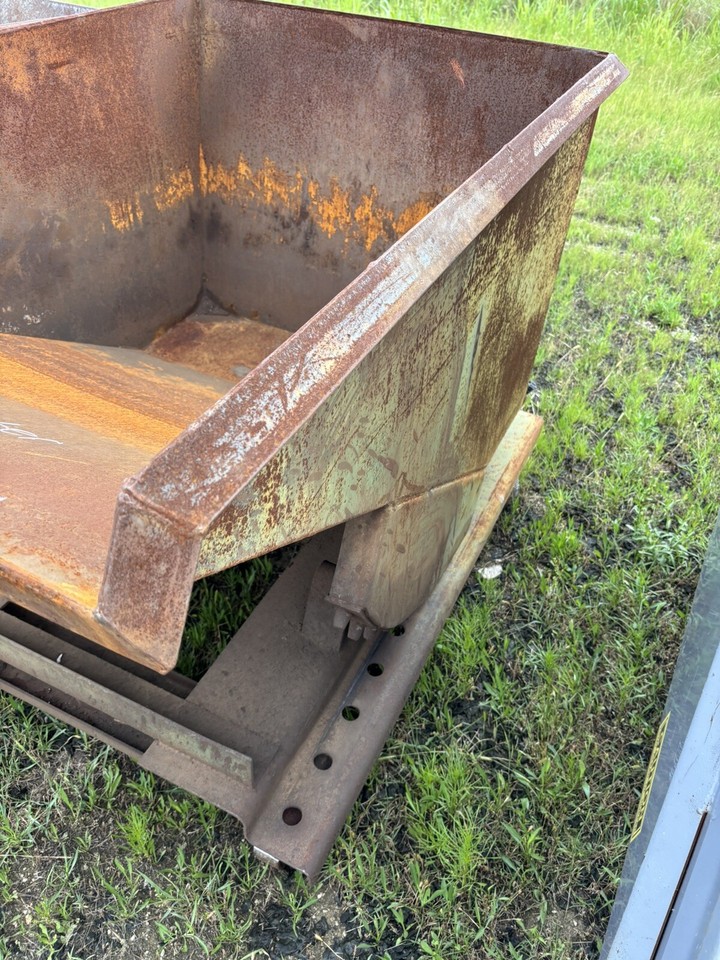 JESCO 3/4 YARD SELF DUMPING HOPPER 5000 Pound Capacity On Casters Model ...