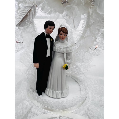 Wedding Cake Topper Heart shaped lite flowers and porcelain couple, New ...