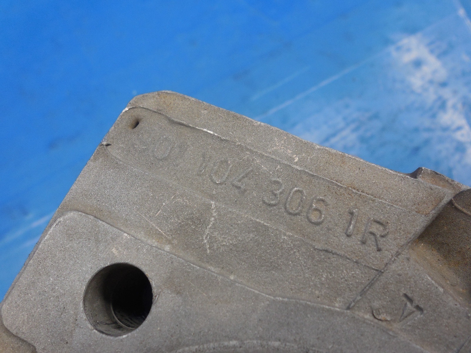 Porsche 901 911 2.0 (1965-1969) OEM Cylinder Head 9011043061R & 901.104 ...