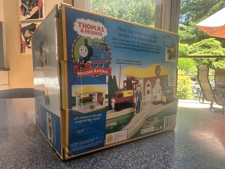 Thomas &Friends SODOR SERVICE STATION w/Lorry 2 99350 2002 New In Box ...