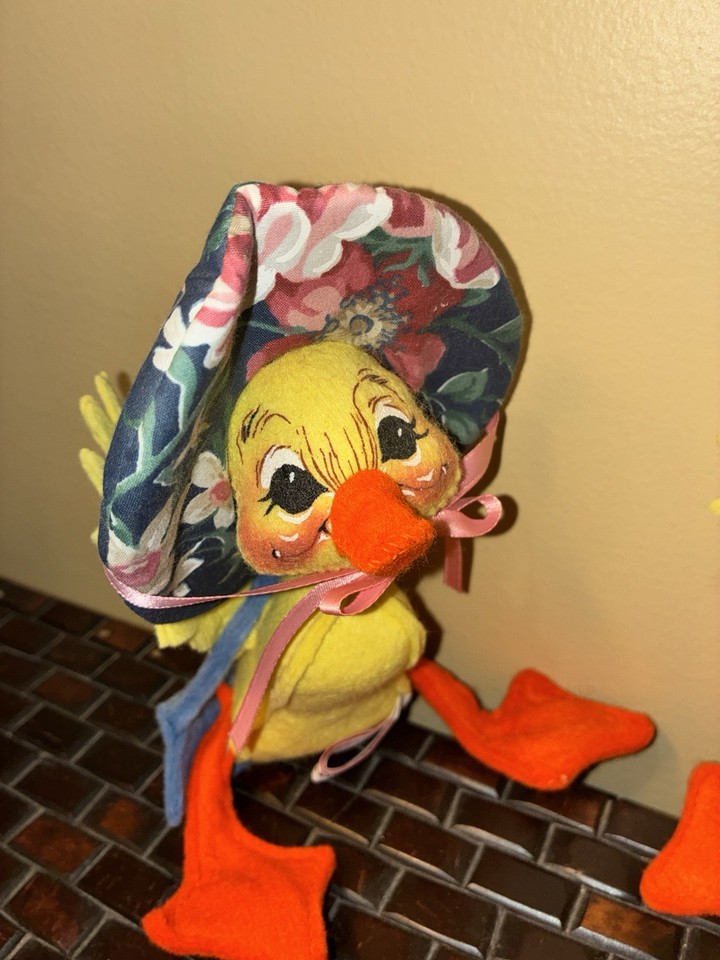 Pair Of Vintage Annalee Easter Duck Dolls 1992. Top Hat & Floral Bonnet ...
