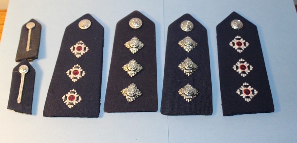 Victoria Police memorabilia collection Epaulettes, Shoulder Flashes and ...