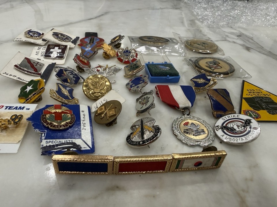 Vintage Military Pins mix lot of 33 vintage lapel Honor World War I ...